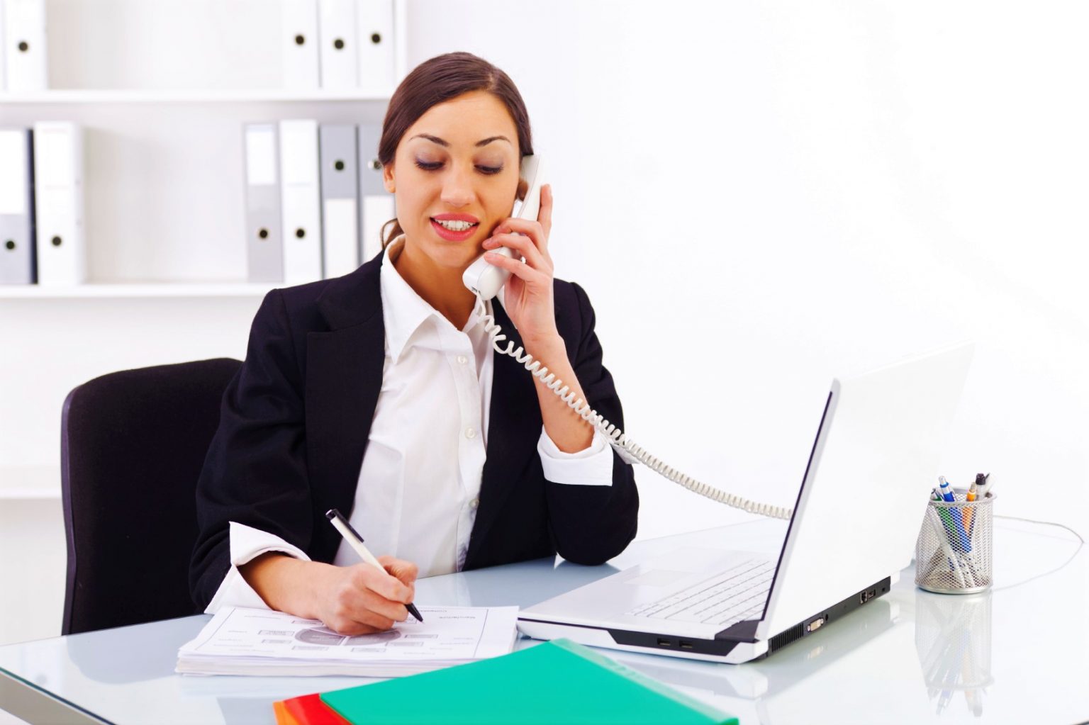 Cara Mengangkat Telepon Kantor - Homecare24